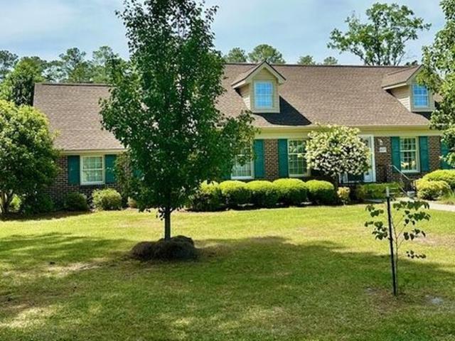 407 4th St, Bladenboro, NC 28320