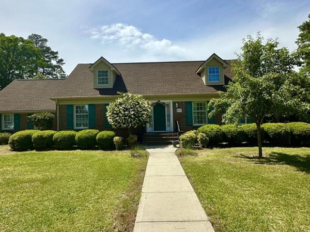 407 4th St, Bladenboro, NC 28320