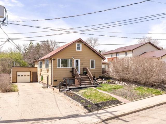 407 9th Ave NE, Mandan, ND 58554