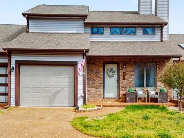407 Country Club Ct, Clarksville, TN 37043
