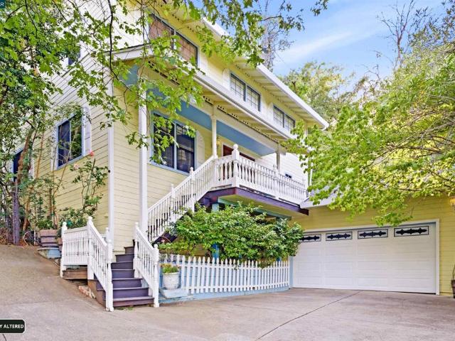 407 Country Club Ln