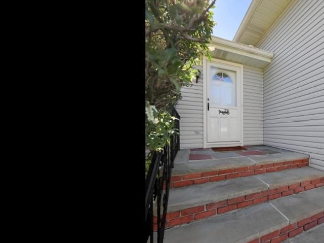 407 Cayuga Way