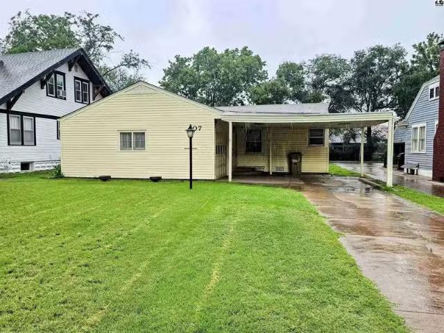 407 Crescent Blvd, Hutchinson, KS 67502 650554053