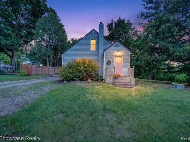 407 Broadway, Springfield Township, MI 48350