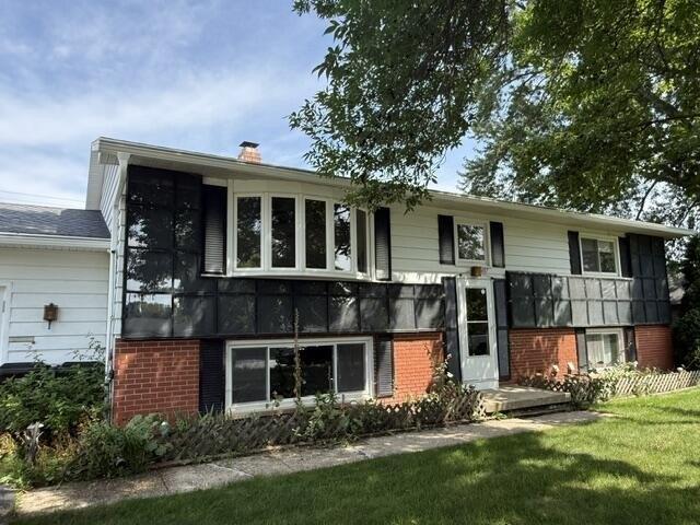 407 Glenview Ct, Fort Atkinson, WI 53538