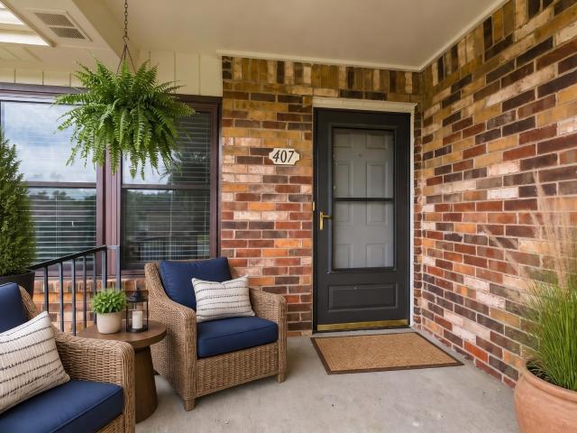407 Deer Lake Dr