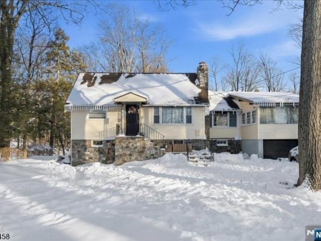 407 Diggles Pl, Vernon, NJ 07422 | MLS #26006 | Compass
