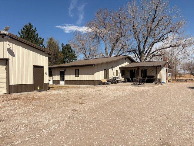 407 E 4th St, Oshkosh, NE 69154