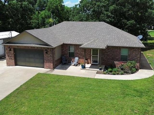 407 E Carlos Ave, Bristow, OK 74010