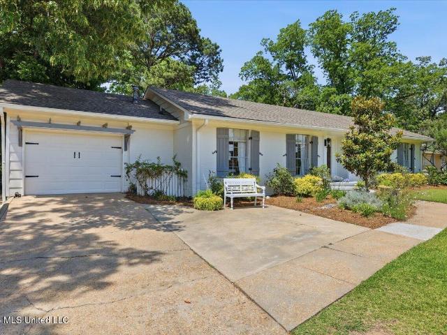 407 E College Street
