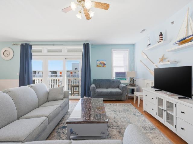 407 E Palm Road