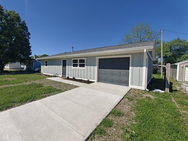 407 Eberhart Dr, Shelbyville, IN 46176