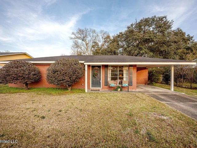 407 Holly St, Ocean Springs, MS 39564