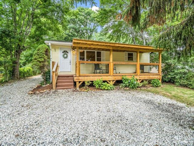 407 Hiawassee Ave, Black Mountain, NC 28711