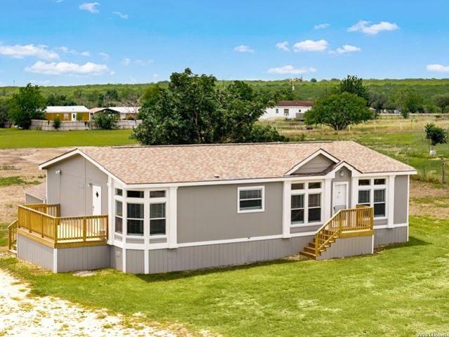 407 High Ridge Dr, Seguin, TX 78155