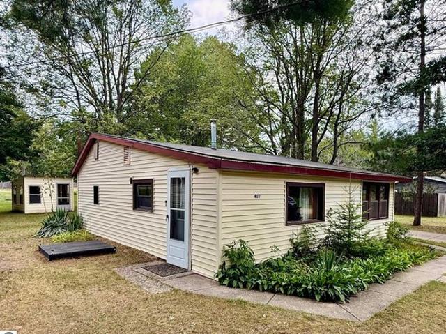 407 Hunter Dr, Lake, MI 48632