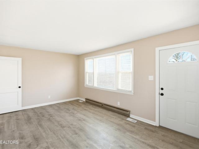 407 Oakcrest Rd