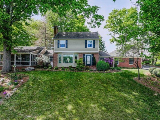 407 Overlook Cir, Lexington, VA 24450