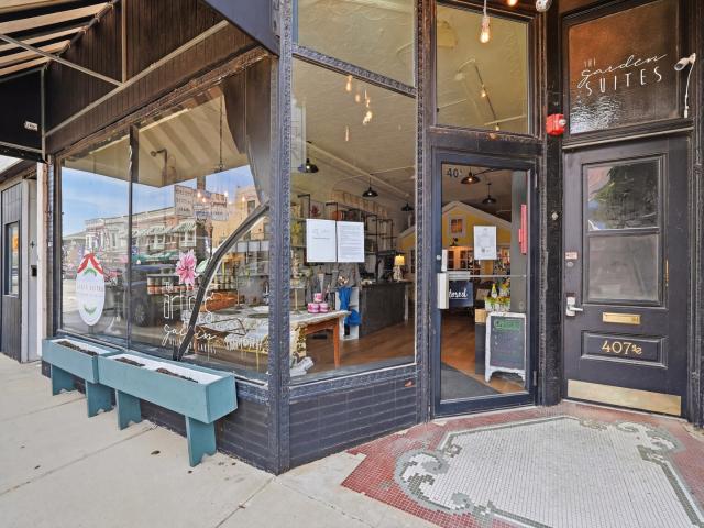 407 Lincoln Highway