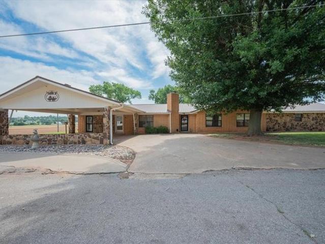 407 S Third St, Binger, OK 73009