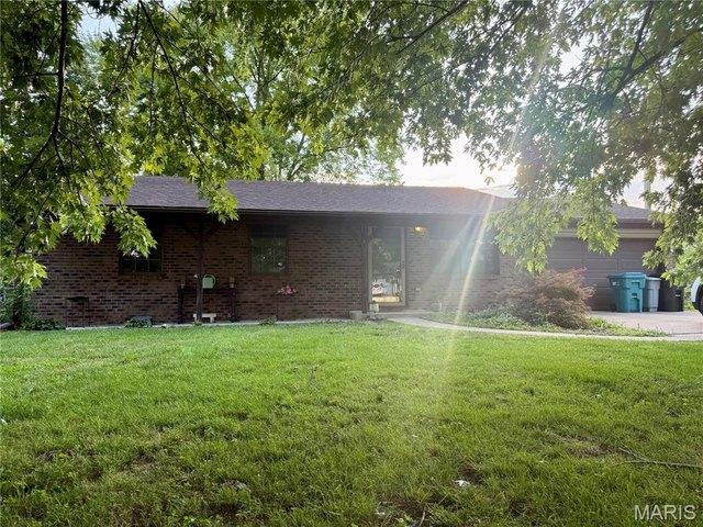 407 S Smith St, Smithton, IL 62285