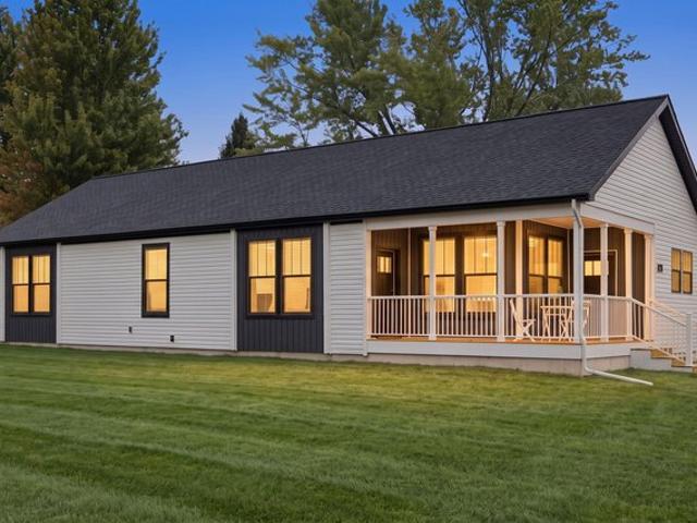 407 Sherwood Ave, Three Oaks, MI 49128