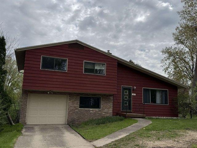 407 Silver Lake Dr, Portage, WI 53901