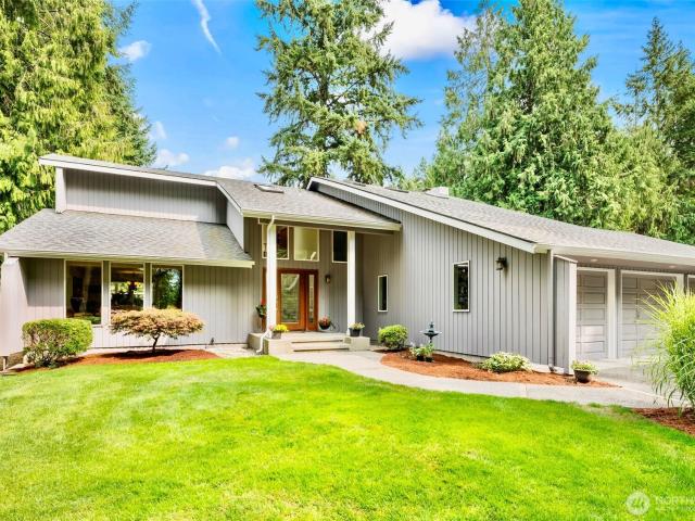 407 Point Fosdick Drive NW