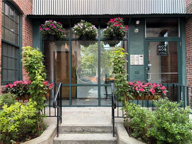 407 Pine Street 305