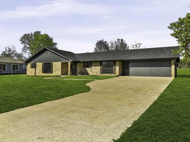 407 Quincy Ave, Alto, TX 75925