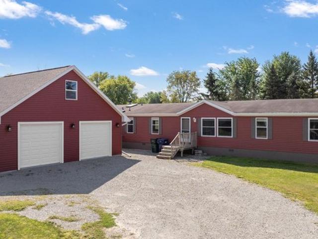 407 Riverview Ct, Fremont, WI 54940