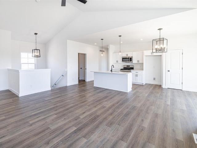 407 Ridge Court