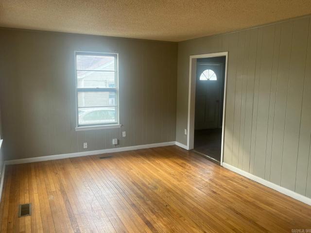 407 W 33rd Street