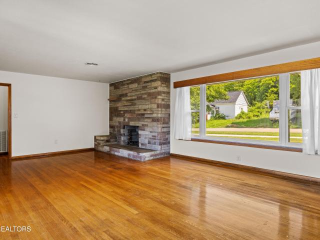 407 W College Ave