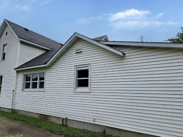 407 W Oak St, Sparta, WI 54656 | MLS #2011