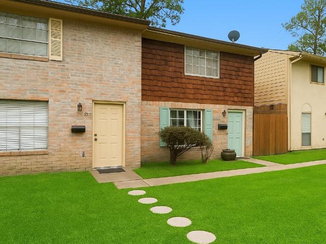 407 W Semands St, Conroe, TX 77301 | MLS #31322 | Compass