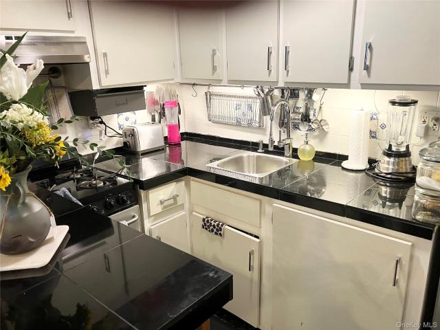 407 West 40th Street, Unit 4B | Compass