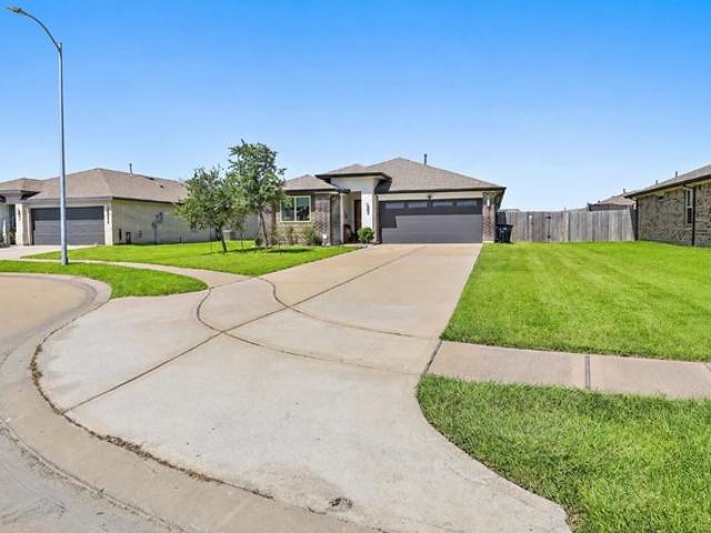 407 Turtle Oak Ln, Baytown, TX 77523