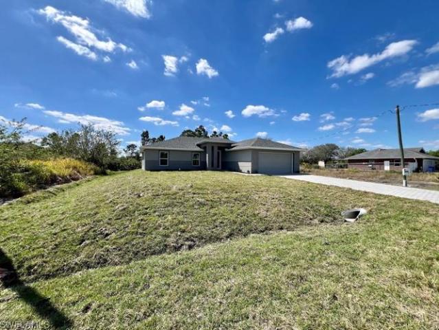 407 Yolanda St, Lehigh Acres, FL 33972