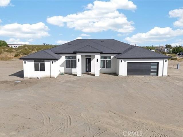 4084 Chevoit, Phelan, CA 92371