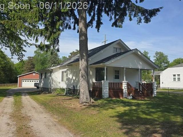 4085 Pine Grove Ave, Fort Gratiot, MI 48059