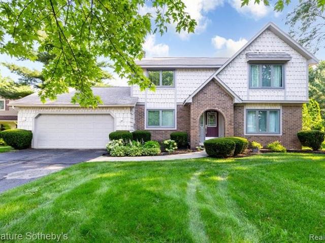 4086 Cherry Garden Dr, Commerce Township, MI 48382