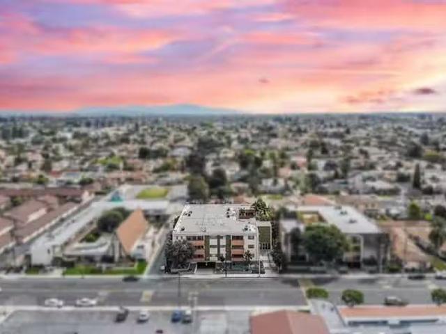40897878 10400 Downey Ave