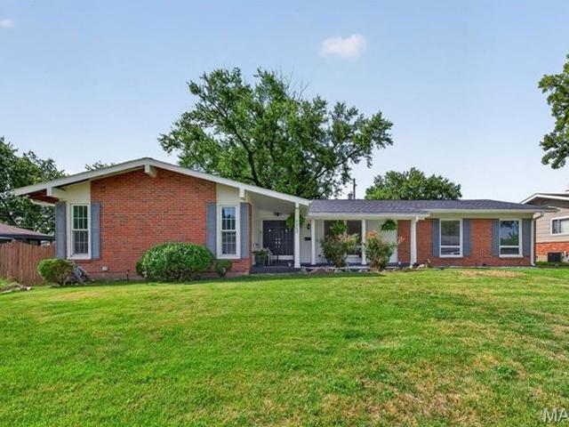 4080 Helmkampf Dr, Florissant, MO 63033