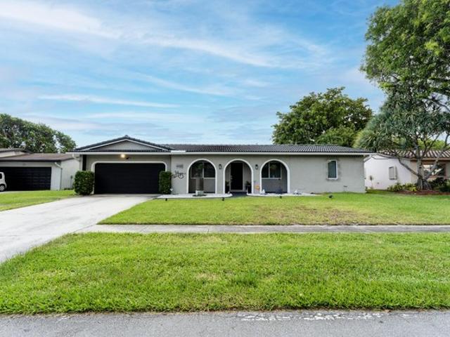 4080 Lake Dr, Coconut Creek, FL 33066