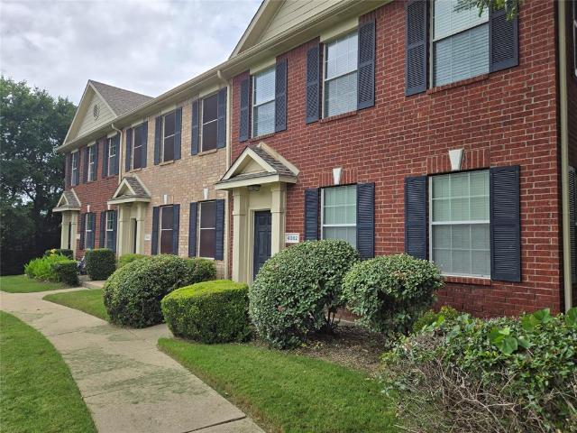 4082 Kyndra Circle