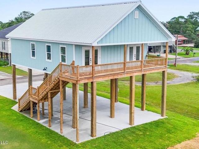 4082 Pennsylvania St, Bay Saint Louis, MS 39520