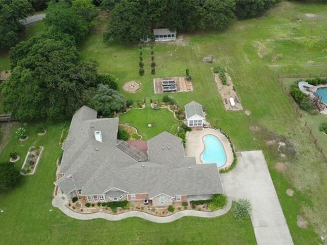 4082 Tracy Ln, Greenville, TX 75402