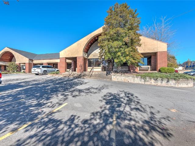 4083 N Shiloh Drive