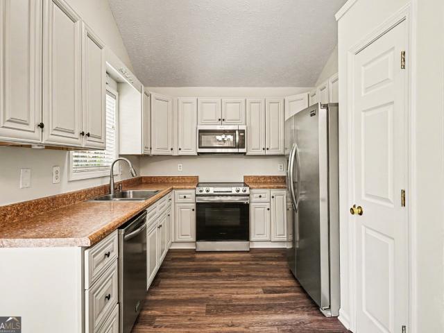 4083 Country Lane